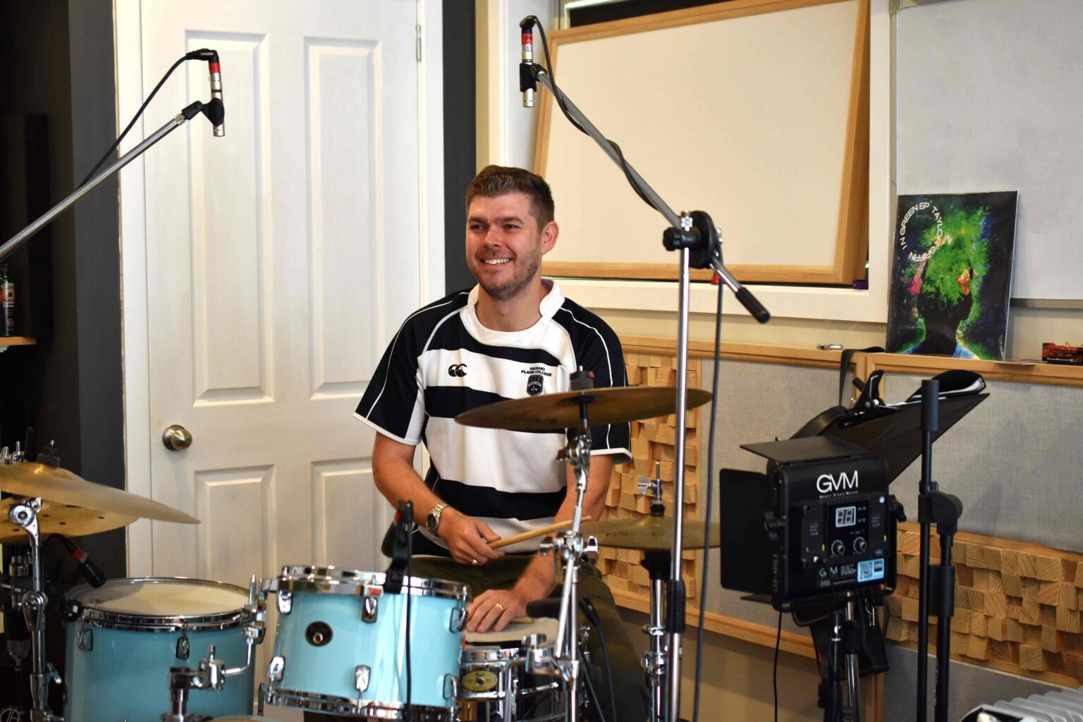 Ngatea musician tops New Zealand charts – The Valley Profile